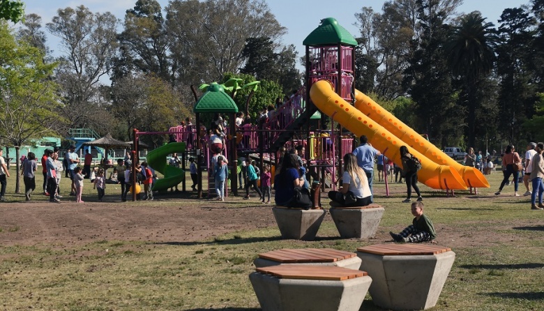 El Parque de Lincoln volvió a brillar con juegos totalmente renovados ...
