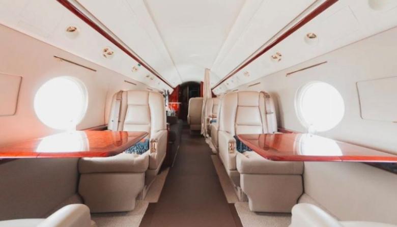 Milei viajó a EEUU en un lujoso avión privado - Semanario de Junín