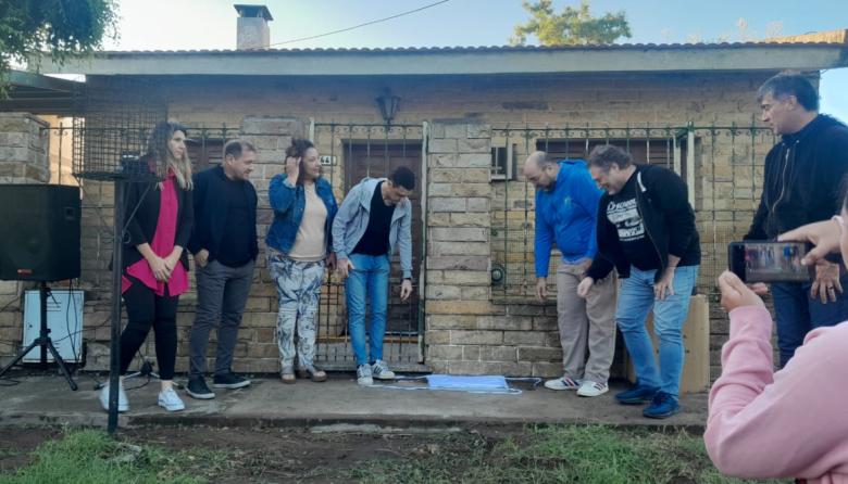 Colocaron la 'Baldosa por la Memoria' en homenaje a José Ale ...