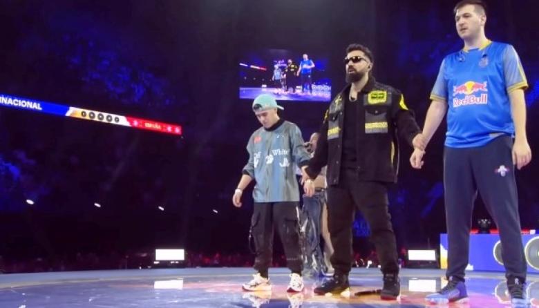 El toro de aluminio se puso colorado - Semanario de Junín