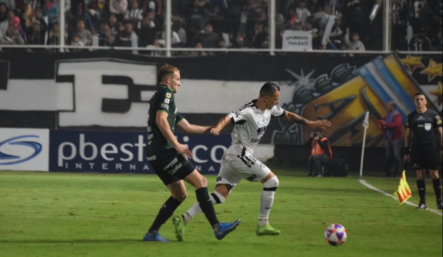 Sarmiento Consiguió Tres Puntos De Oro Semanario De Junín